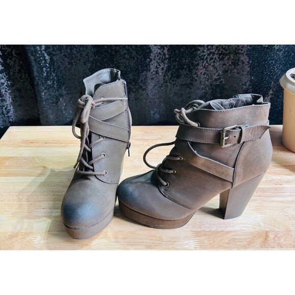 Shoes | Material Girl Platforms For Women Size 8 | Poshmark